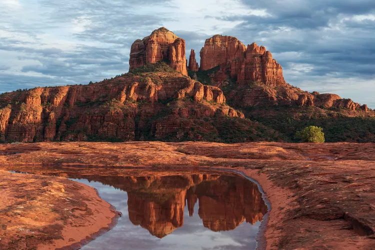 Hike Cathedral Rock Trail - Shangri-La